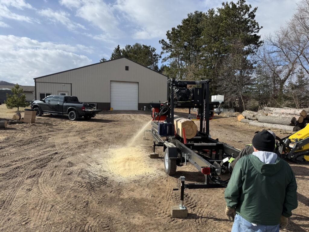 TimberKing 1620 Sawmill and Cutting Large Pine Logs… - TimberKing ...